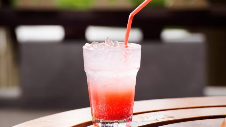 Cách Làm Nước Soda Dâu Thơm Ngon Tại Nhà Trong 5 Phút